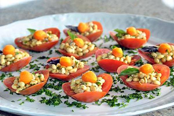 Flor de tomate com salada de soja - Portal Sabores