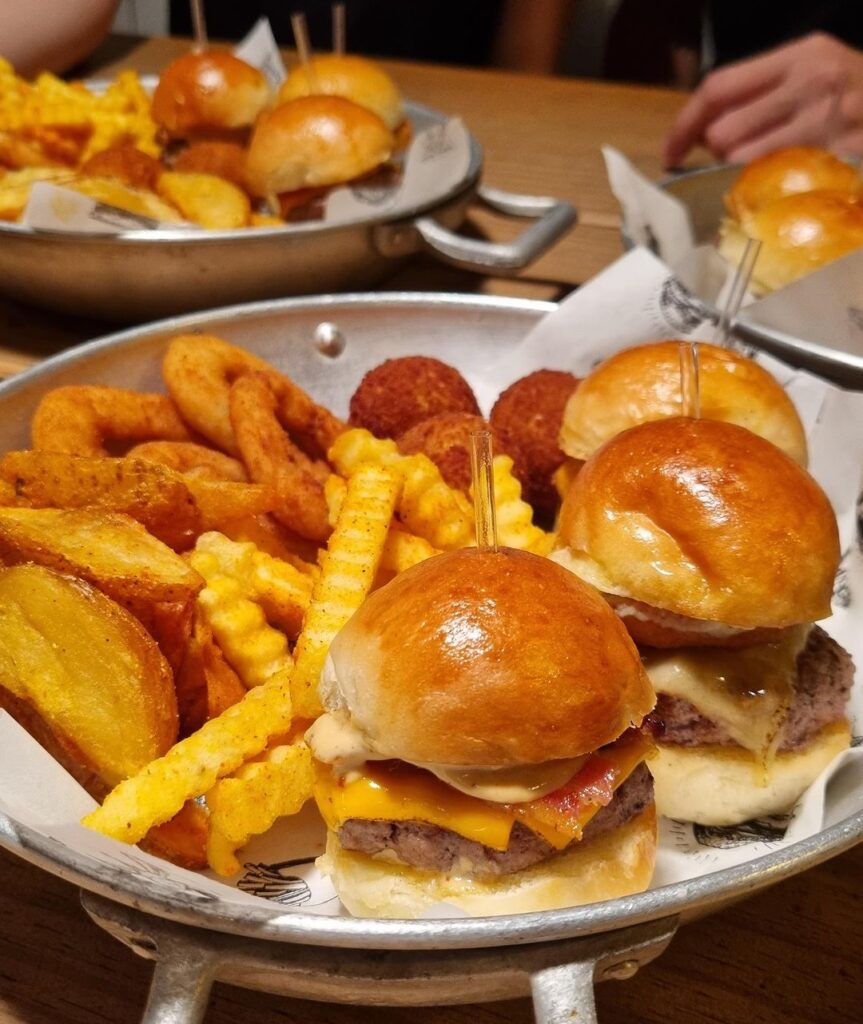 Rodízio de mini burgers e finger foods da Donkey Head - Portal Sabores